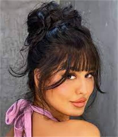 12 Best Hairstyles for Women with Round Faces